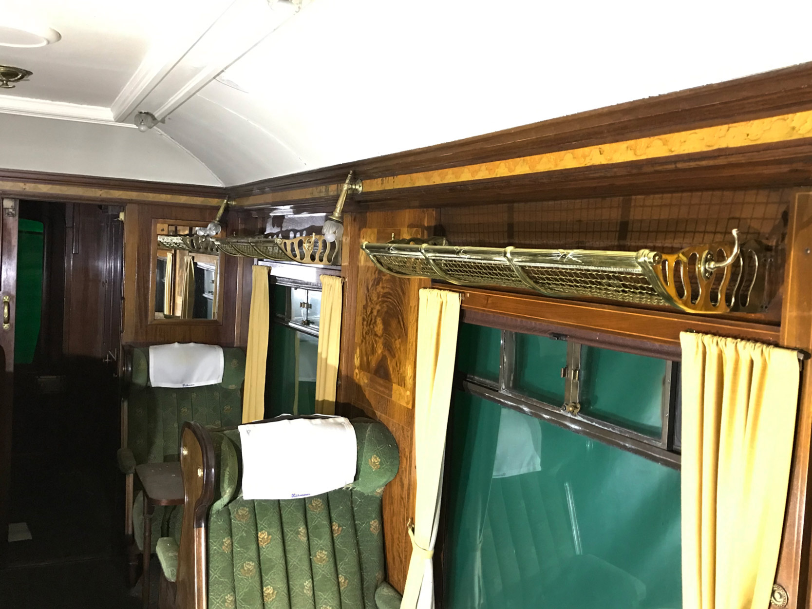 Bluebell Railway Carriages - Pullman Car 76 (Lilian)